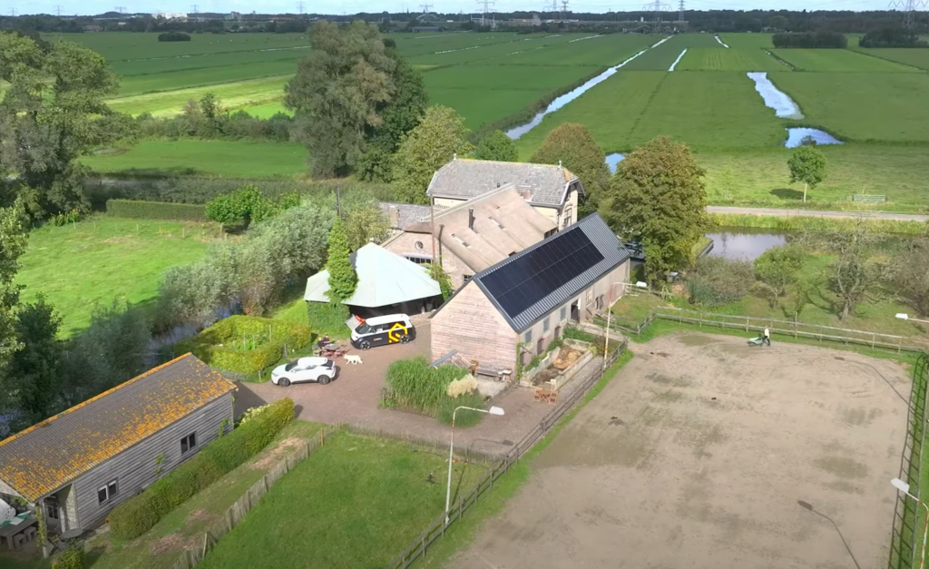 VIDEO - Verduurzamen rieten dak woning Kockengen | SuperFOIL